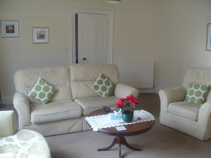 Modern Relaxing Home 2 Blocks From The Beach. - Redcar