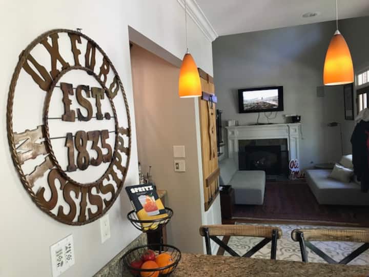 The Chateau - Townhouse By Historic Oxford Square - Oxford, MS