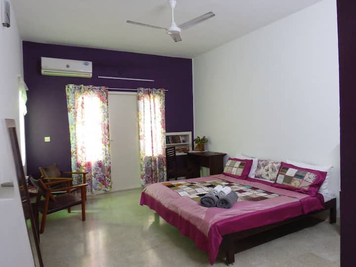 Purple Patch: Bright Independent Room With A/c - Pondichéry