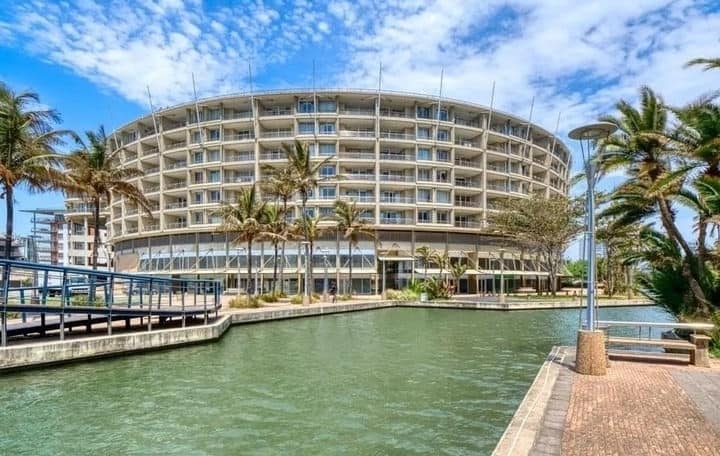 Lovely 2 Bedroom Apartment In Waterfront - Durban