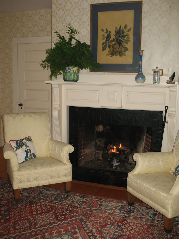 Cozy Third Floor Getaway Near Acadia - Bar Harbor, ME