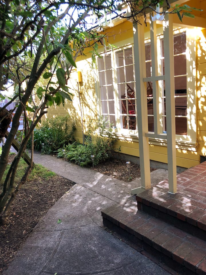 Sunlit West Berkeley Garden Studio - Berkeley, CA