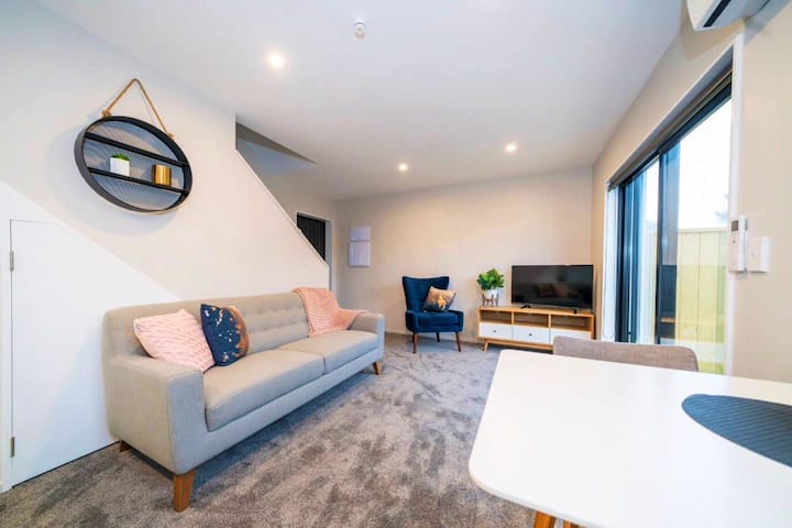 Much More Than A Hotel! Central City Location. - Christchurch