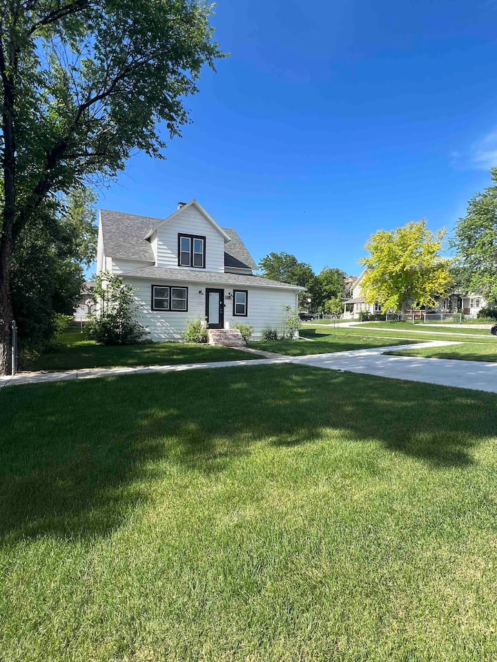 Historical Downtown Cottage With Hot Tub - Rapid City, SD