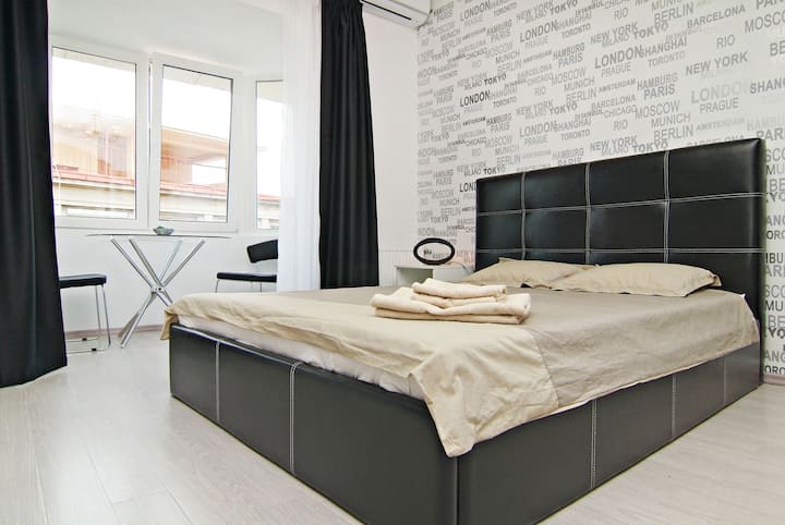 Central University Studio - Bucharest