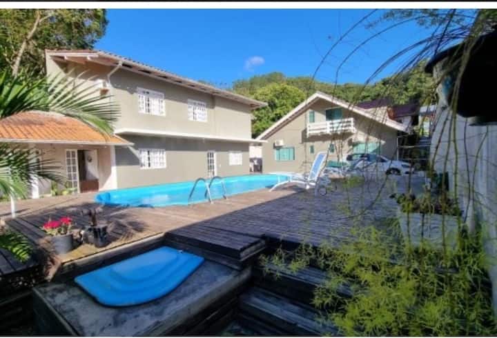 Casa Agradável Com Piscina A 15min Vila Germânica. - Gaspar
