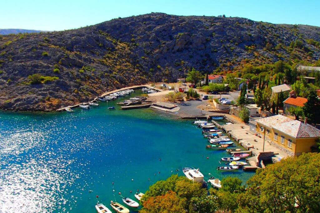 DREAM HOUSE NEAR SEA IN CESARICA - Häuser zur Miete in Karlobag ...