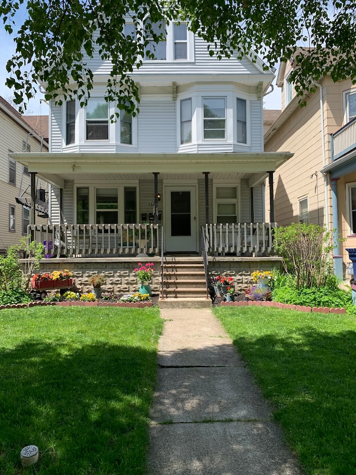 3 Bdrm Elmwood Vlg: Steps Away From All The Best! - Búfalo, NY