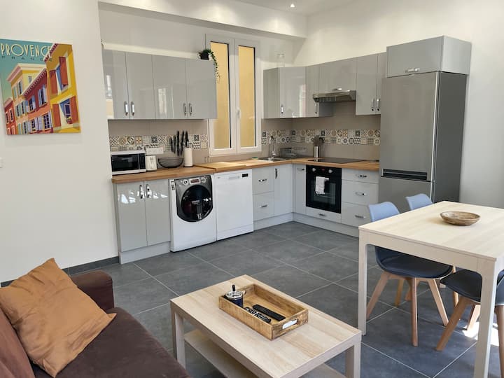 Appart Rénové  2 Pièces De 40 M²   Port De Nice - 尼斯