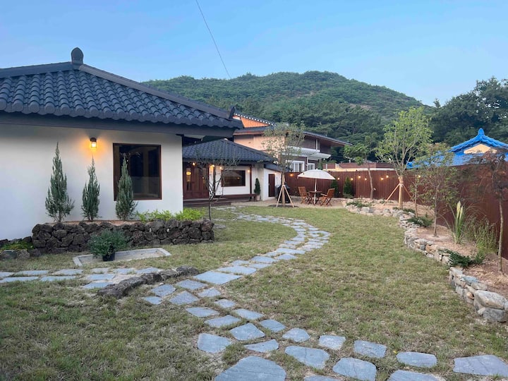 [바닷가 독채 한옥] 포항 감성 한옥스테이 "서연당" (Feat. 자쿠지&불멍) - Pohang-si