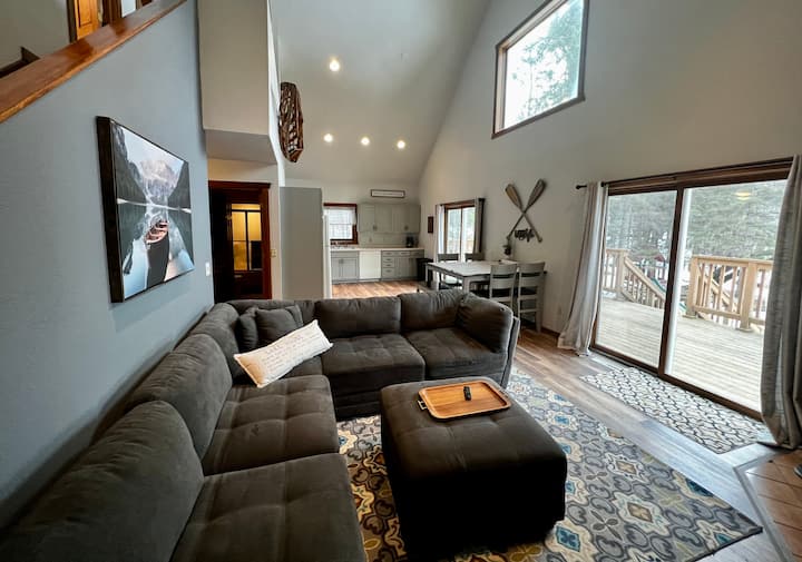 4 Season Lakefront Cabin Near Outdoor Activities - Iron Mountain, MI