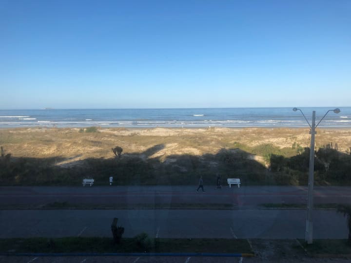 Apartamento Grande Na Beira-mar De Laguna/sc - Laguna
