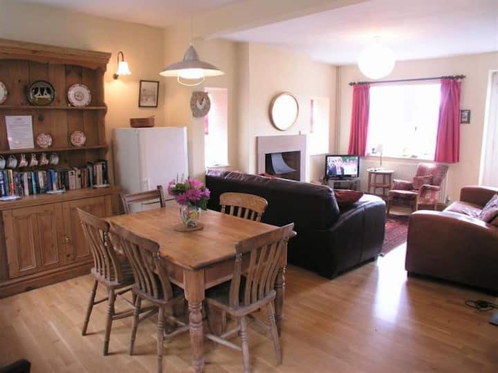 Cosy cottage, stunning views near Chatsworth - Houses for Rent in ...