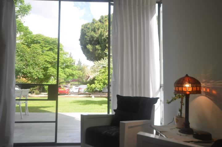 Monosson Small Getaway - Tel Aviv Ben Gurion Airport (TLV)