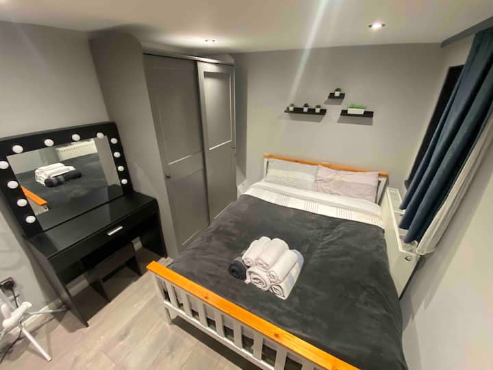 Stylish Entire Flat At Prime Location Next Metro - Chingford