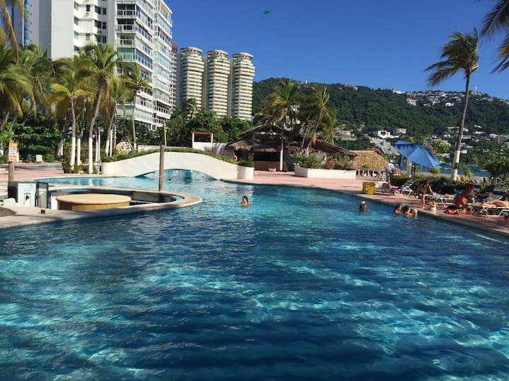 Depto Recién Remodelado En Condo A Pie De Playa - Acapulco