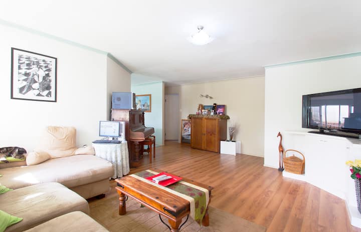 Queen Bedroom In Shared House - Walk, Swim, Surf - Sunshine Coast