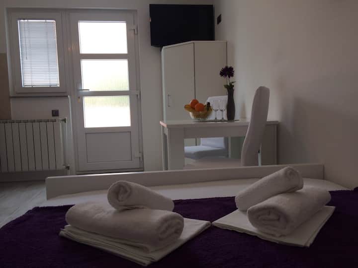 Studio Moni 50 M From The Sea(omišalj, Krk Island) - Bakar