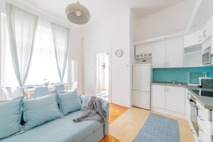 Turquoise Central Homey Apartment For 8 Guests - Budapest