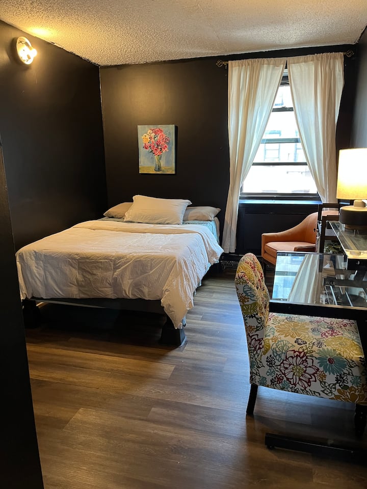 Cozy W/ Hispanic Cultured Nyc - The Bronx, NY