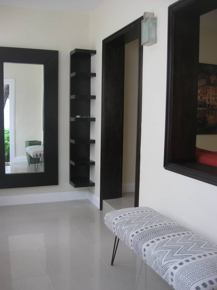 Beautiful Midtown Miami Suite - North Miami, FL