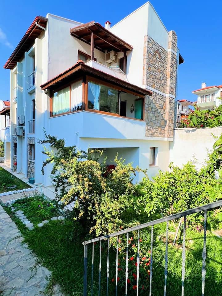 Bahçeli, Konforlu Ve Huzurlu Bir Ortamda 1+1 Daire - Datça