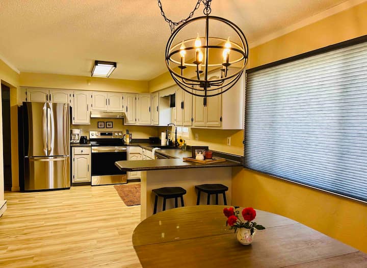 Dog & Kid Friendly Gated Downtown Paonia Home - Paonia, CO