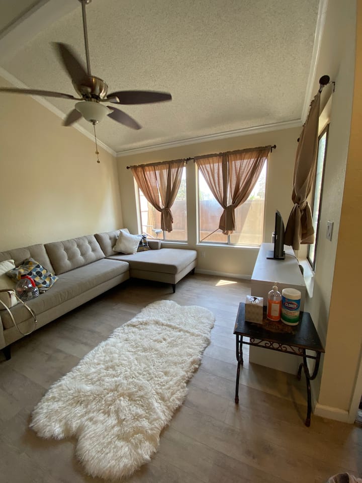 Master Bedroom With Access To Patio. Centric Area. - Bakersfield, CA