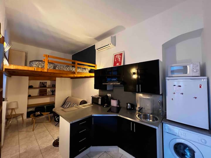 Studio Calme Sur Le Port Et Marché D’ajaccio - Corsica