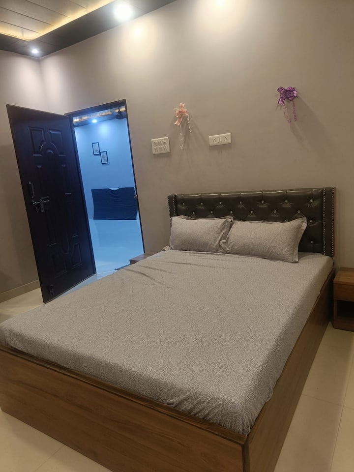 Gateway For 4 Guests, 2 Bedrooms - Mughalsarai