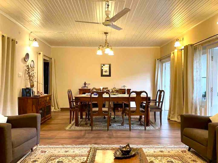 Charming 2 Br, 2 Ba Bed & Breakfast - Srinagar