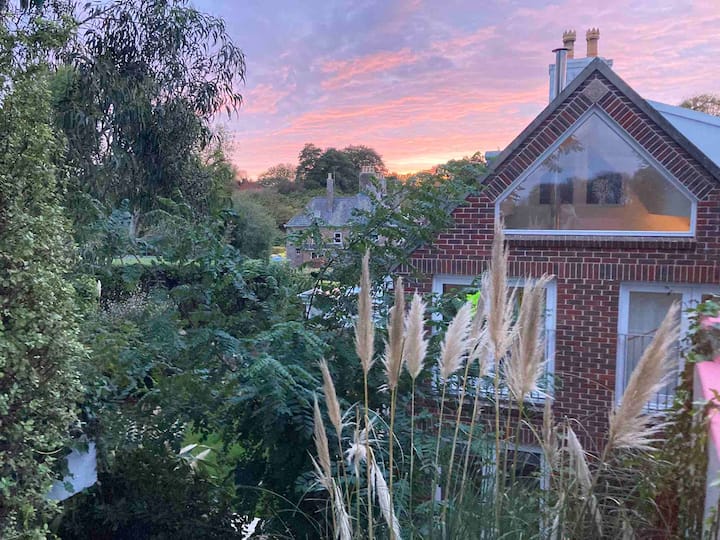 Spacious Home, Close To St Aubins, With Hot Tub - Jersey