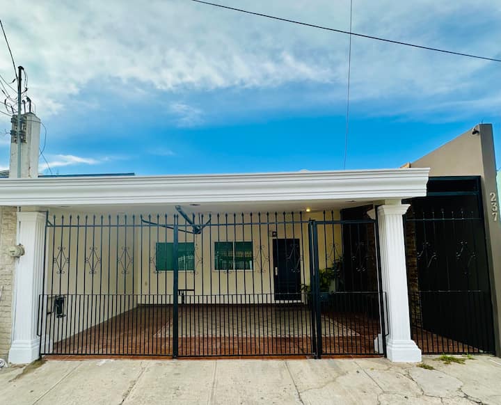 Casa En Mazatlán A Unos Pasos Del Malecón-letras - Mazatlan