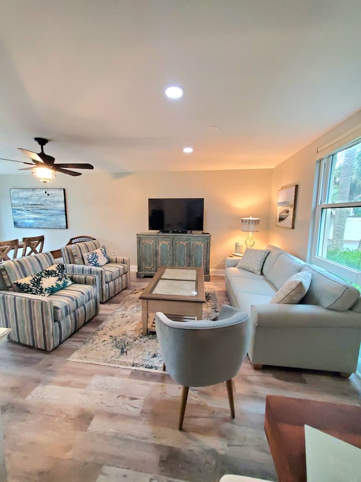 Newly Renovated 3 Bedroom Villa Across From Beach - Hilton Head Island, SC