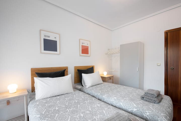 Comfortable Apartment With Parking In Gros - Donostia-San Sebastian