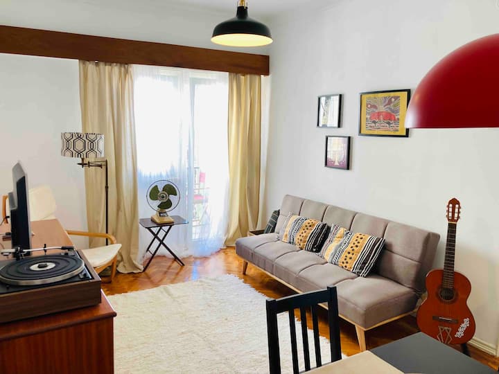By The River Vintage Flat - Amadora
