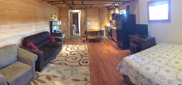 Log Cabin W/bathroom And Screened Covered Porch - Alaska