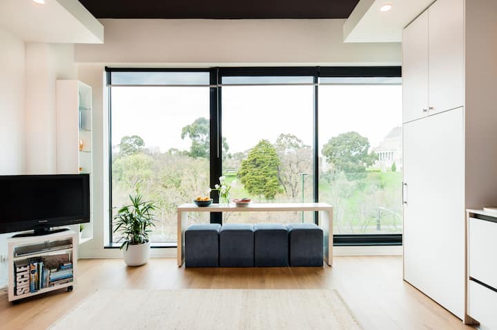 Stylish Central Pad With Panoramic Garden Views - Victoria, Australia