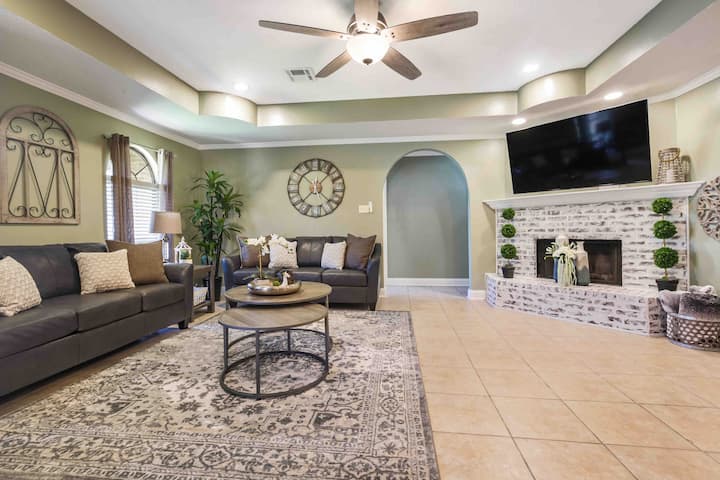 Designer Pad Large Pool Hot Tub Executive  31 Day - New Orleans, LA