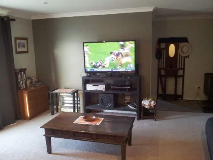 Family Home In Beautiful Ulverstone. - Penguin