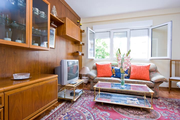 Central Family Apartment With Carpark On Premises - Madrid