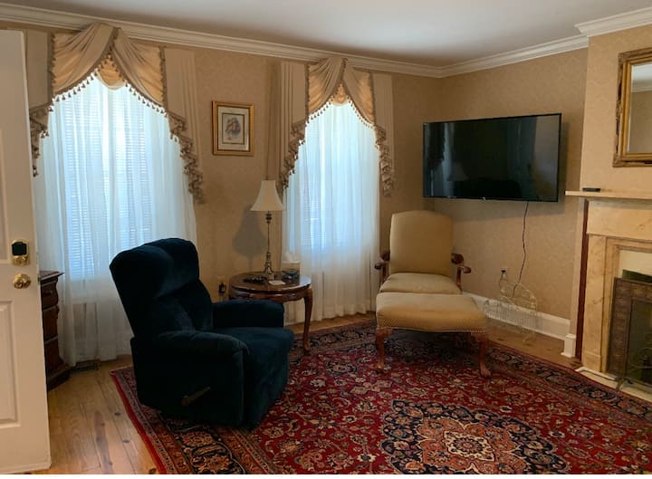 Renovated Historic Apartment  With Private Garden - Aberdeen, MD