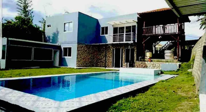 Cheerful 5 Bedroom Home With A Pool And Bbq Pit. - Managua