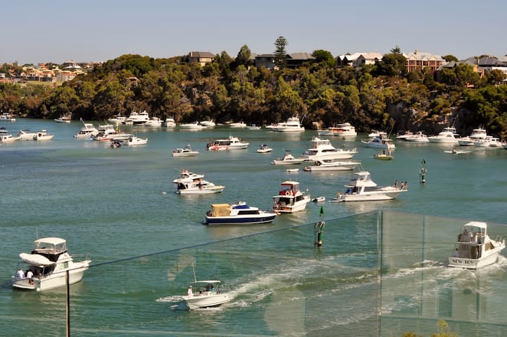 Complete Floor Of Home On River & ..Walk To Beach! - Fremantle