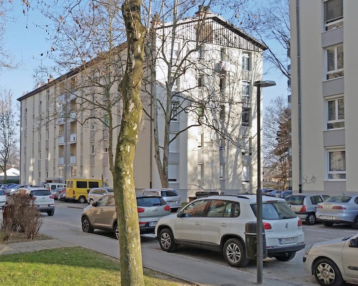 Retro Apartment Iva With Balcony Tour As Ljubljana - Ljubljana