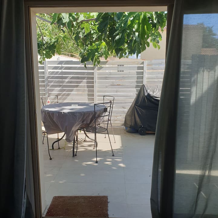 L'éscale, Grand Studio Indépendant Et Sa Terrasse - Vitrolles