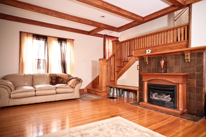 Entire 4BR HOME 10min from Downtown Indy! - Houses for Rent in ...