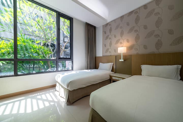 專業月租_商務_longstay_每週打掃_可約看環境 ｜ (201) 綠意挑高二床房 - Taïwan