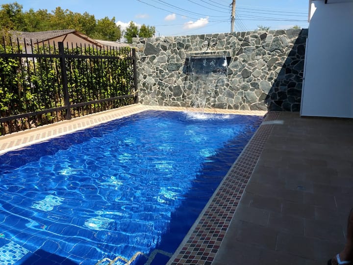 Private Pool, Jacuzzi & Bbq – Relax & Unwind - Girardot