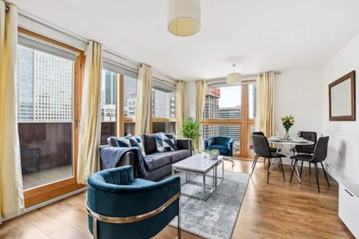 2 Bedroom, 15th Floor City View Apartment - London